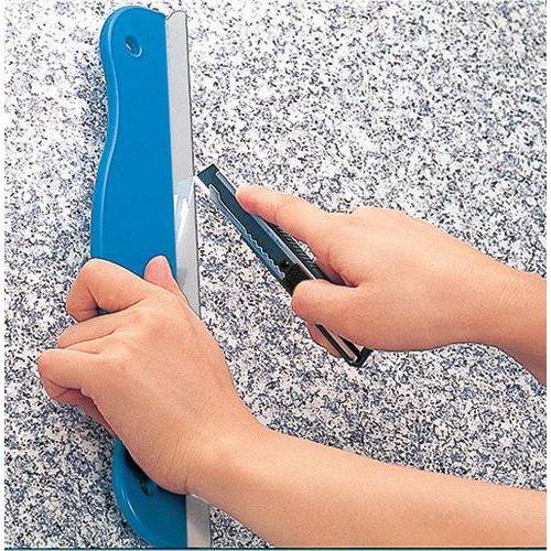 Cutter ambidextre OLFA MT-1- Lame 12.5 mm - Manutan.fr