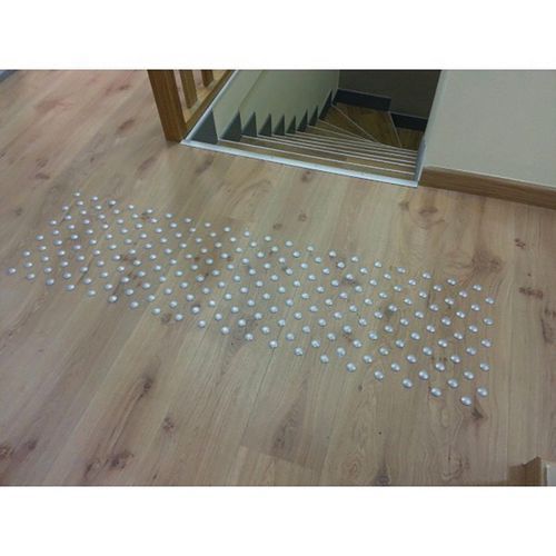 Plot podotactile en aluminium anodisé - Manutan.fr